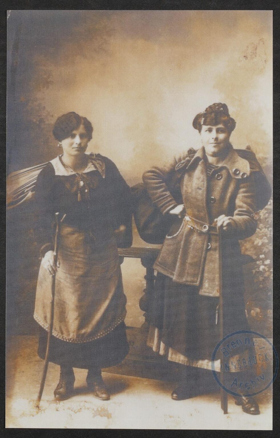 Zwei jenische Damen – Jenisches Archiv